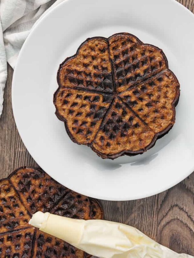 Keto Oreo Chaffle - TwoSleevers
