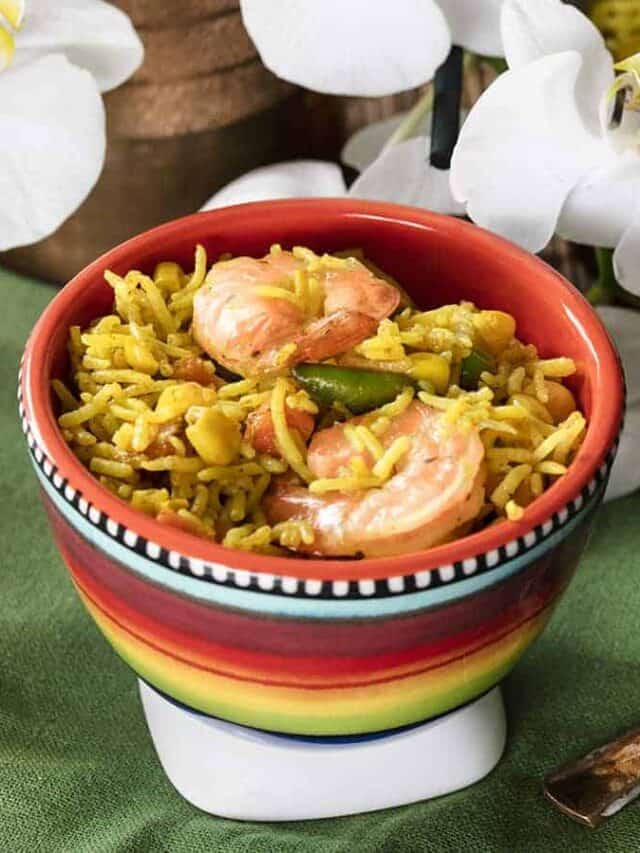 Nigerian Fried Rice - TwoSleevers