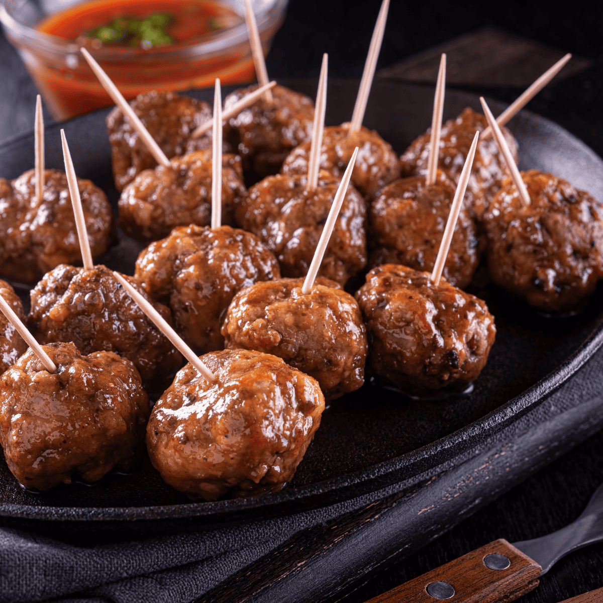 Cocktail Meatballs Recipe | Grape Jelly Meatballs - TwoSleevers