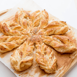 Star Bread Recipe | Cinnamon Star Bread - TwoSleevers