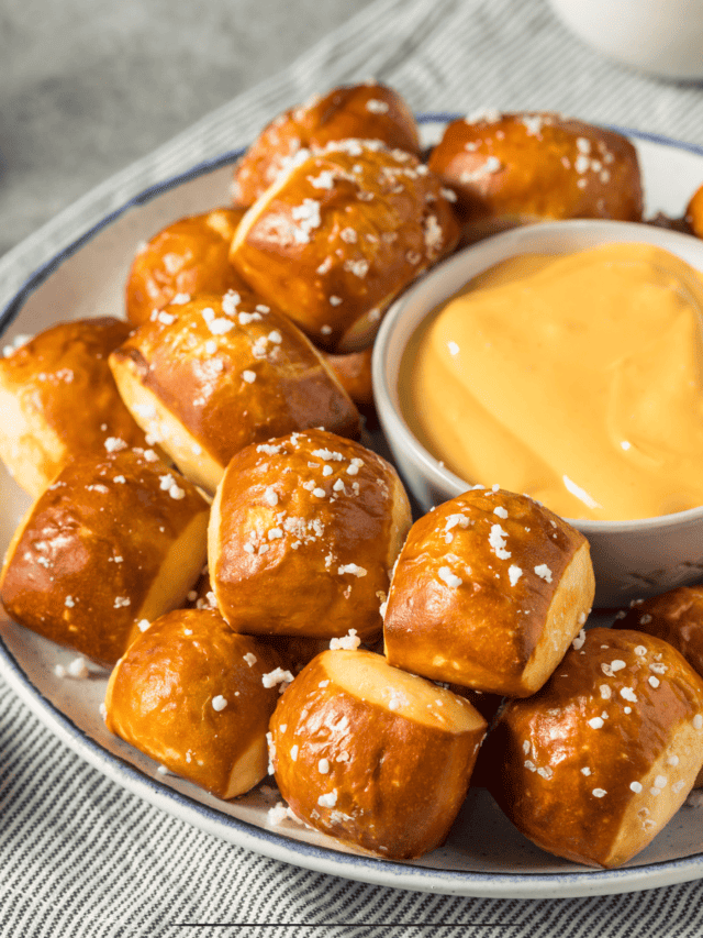 Pretzel Bites Recipe | Mini Soft Pretzels - TwoSleevers