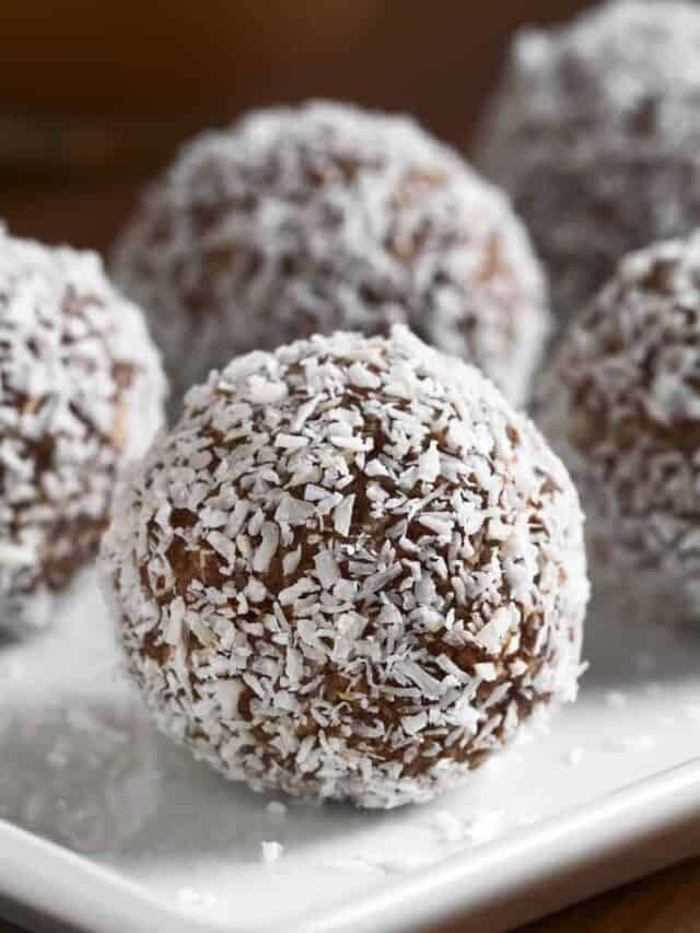 Rum Balls Recipe | Classic Rum Balls - TwoSleevers