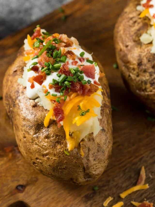Jacket Potatoes | Crisp And Fluffy Potato Recipe - TwoSleevers
